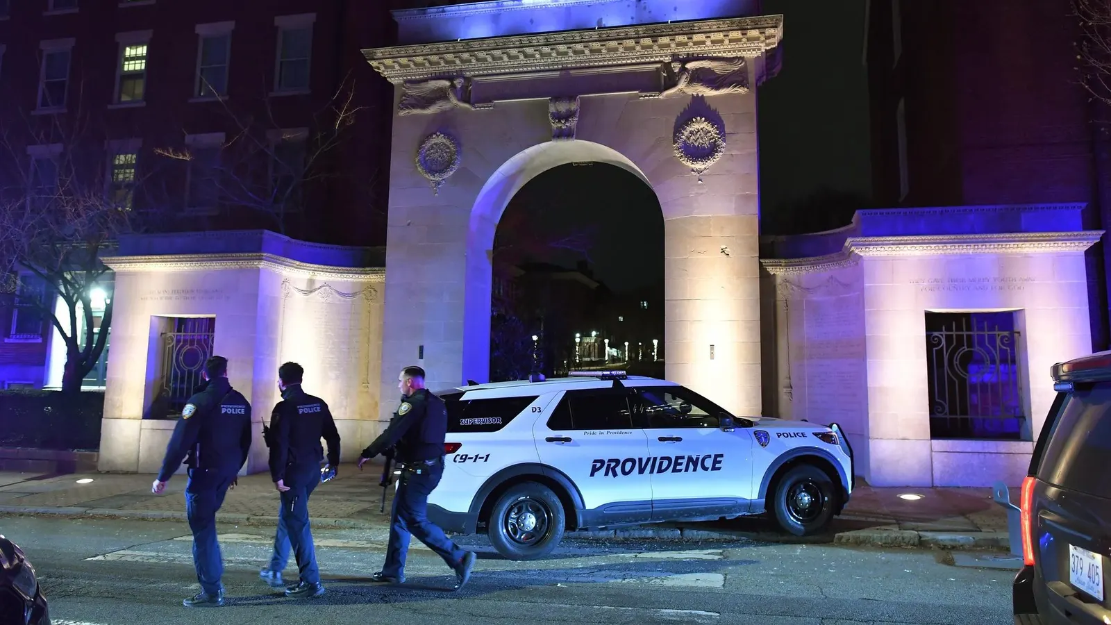 50 000 $ de récompense : Aidez le FBI à résoudre la fusillade à B ...