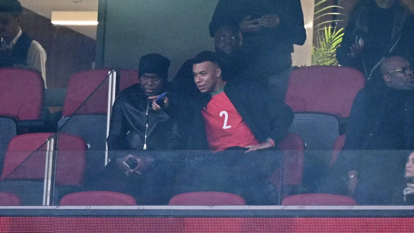 Kylian Mbappé porte le maillot d'Hakimi au match Maroc-Mali | MotsActu ...