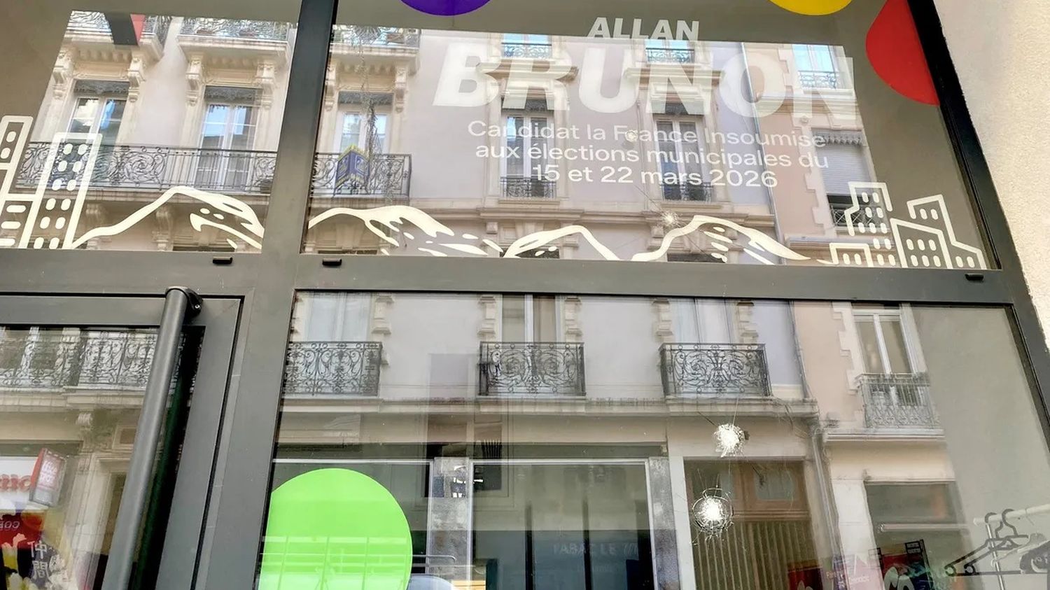 Grenoble : des violences politiques touchent le local du candidat ...