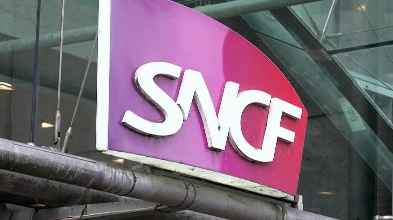 SNCF : débat sur les zones d'affaires réservées aux adultes sans ...