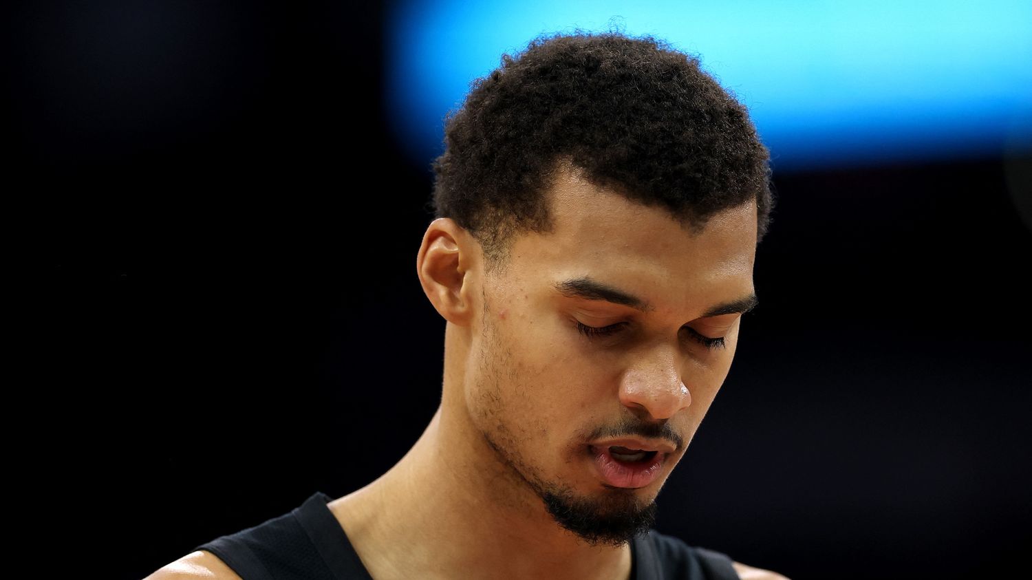 Victor Wembanyama réagit à la triste mort d'Alex Pretti à Mi ...